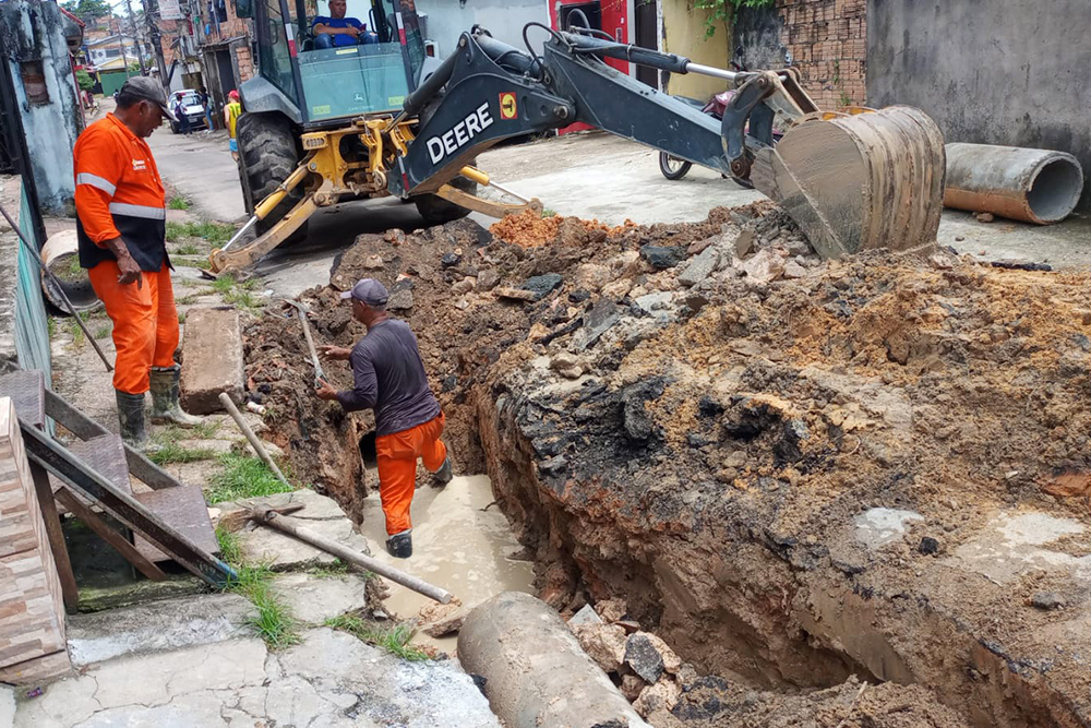 No bairro Alvorada 1, Seminf inicia troca de tubulação em rede de ...