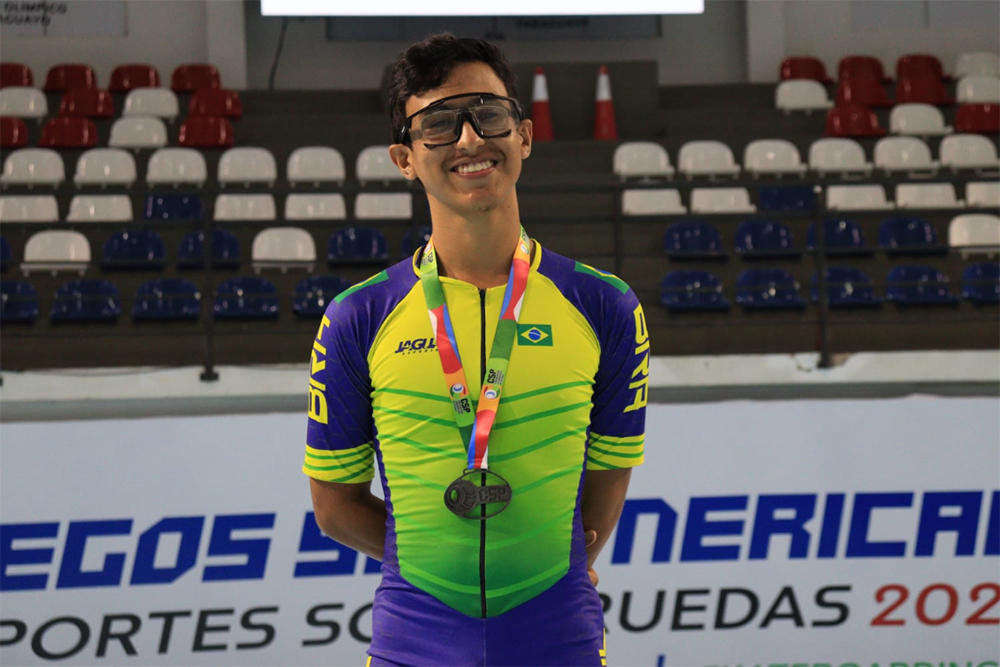Patinador amazonense Luis Felipe Tamayo conquista medalha de ouro em ...