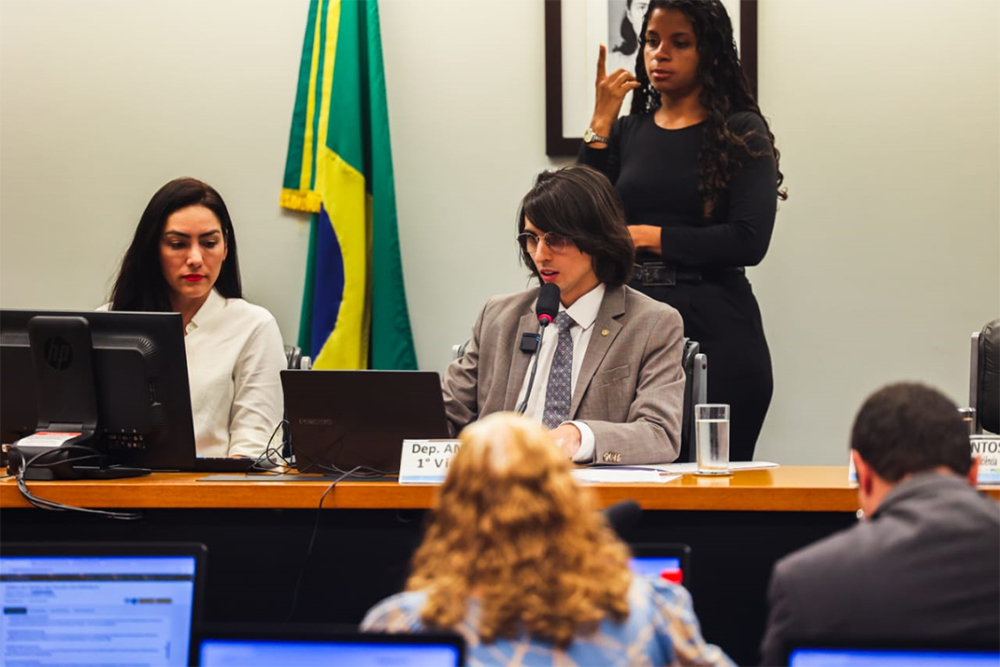 Projeto de Amom Mandel para ampliar internet em áreas remotas avança na ...