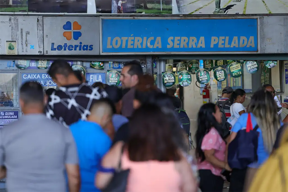 Lotéricas ficam cheias em dia de sorteio da Mega da Virada - Portal do ...